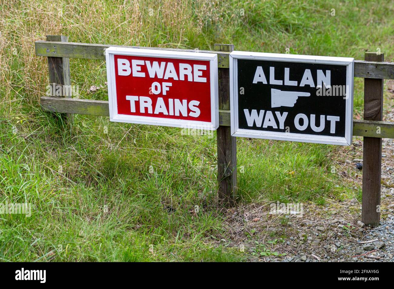 Welsh and English signs, Castell Caereinion Station, Welshpool ...