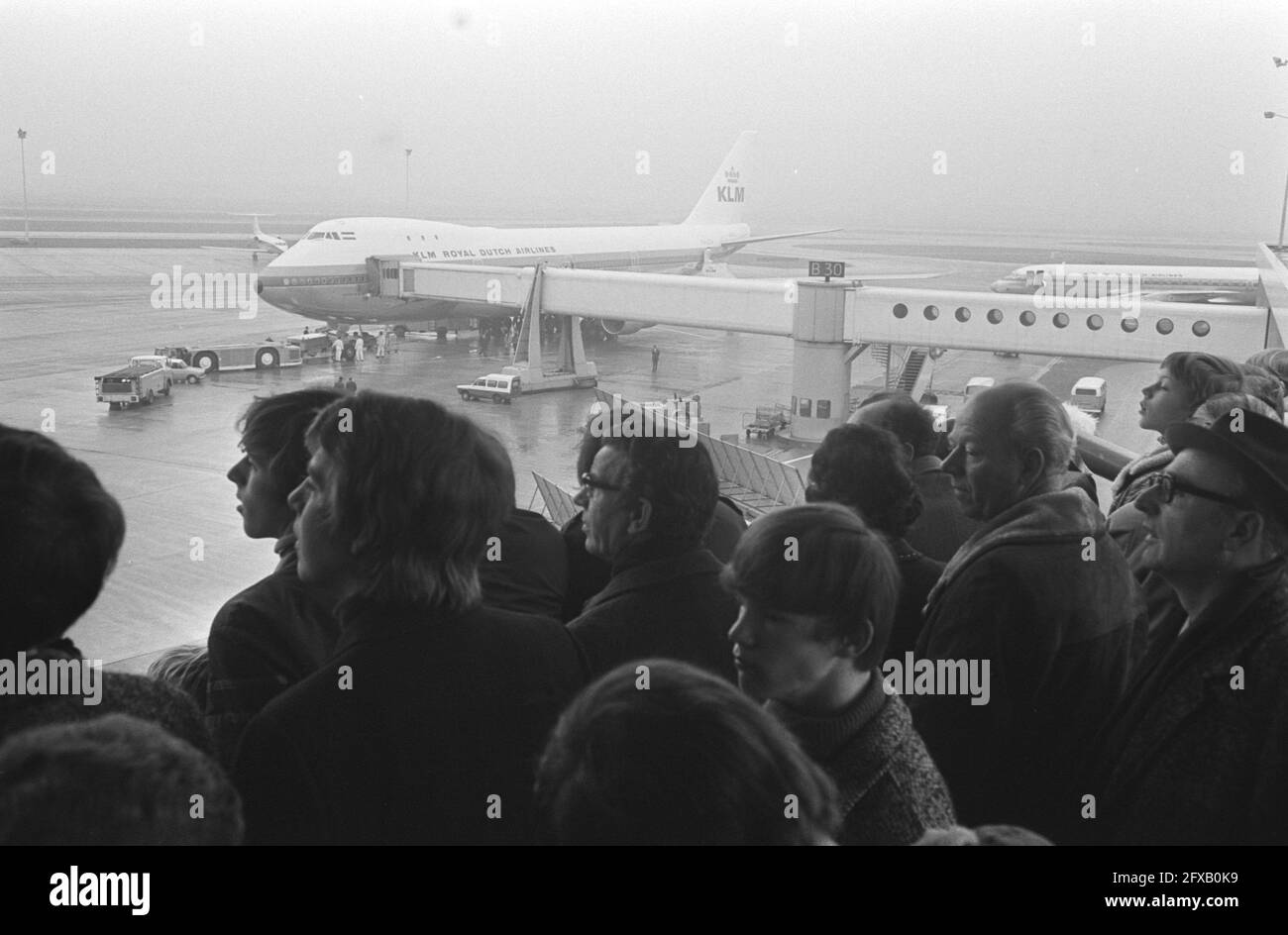 First Jumbo-Jet Boeing 747 B, of KLM arrives at Schiphol; KLM-Jumbo Jet ...