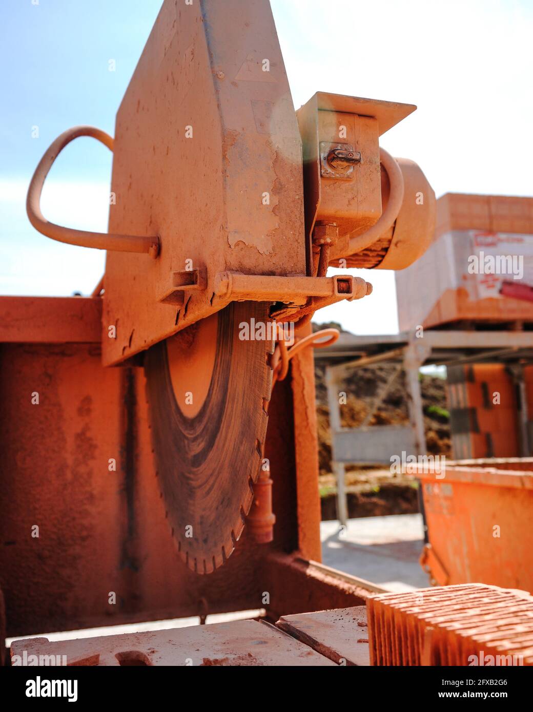 Brick cutter hi-res stock photography and images - Alamy