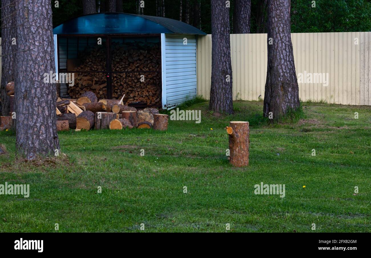 Wood chocks hi-res stock photography and images - Alamy