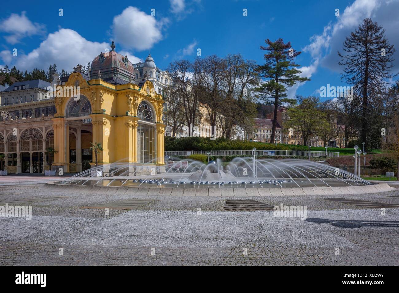 Czech colonnade spring water spa hi-res stock photography and images ...