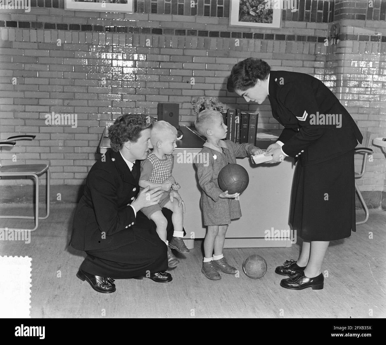 First female police officer in our country (Heerlen), October 14, 1953 ...