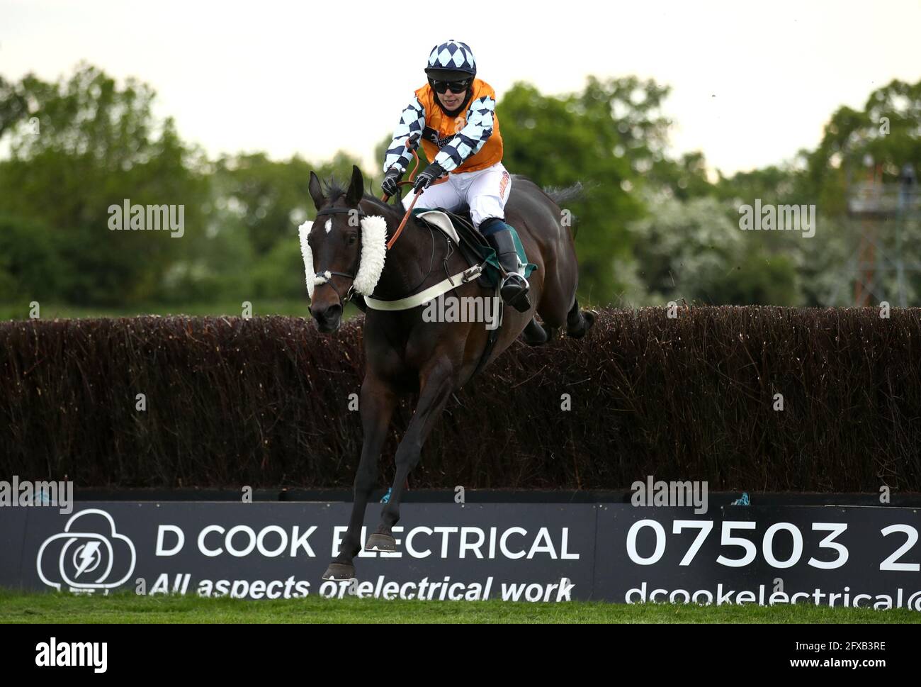 Lucy barry horse racing hi-res stock photography and images - Alamy