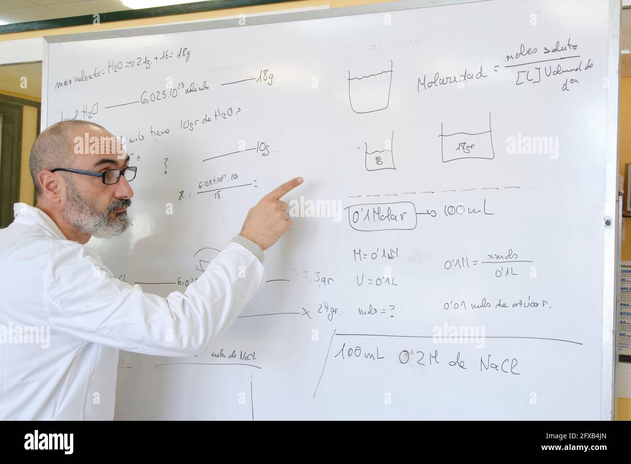 Male science teacher one person hi-res stock photography and images - Alamy