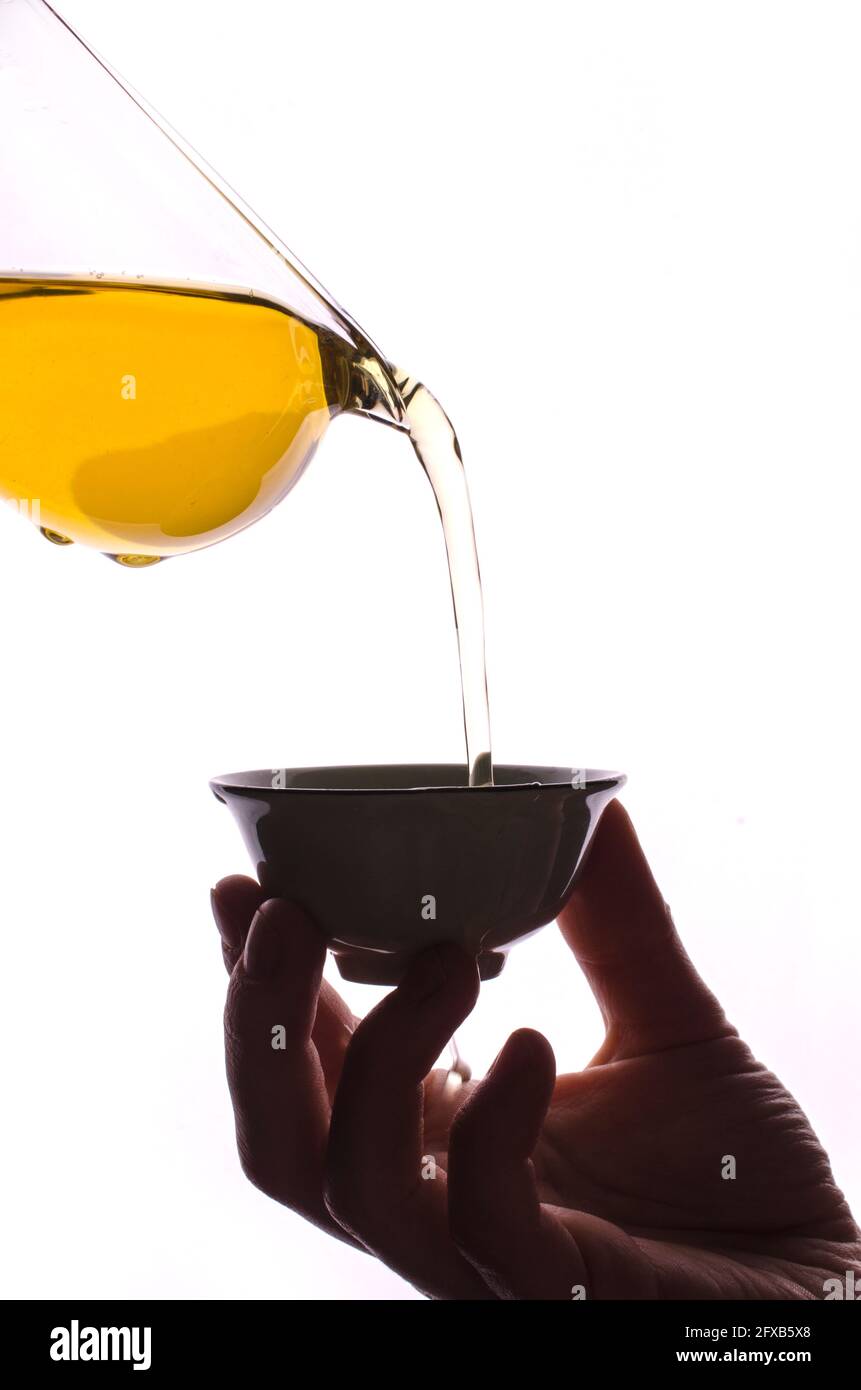 Hand pour chinese japanese hi-res stock photography and images - Alamy