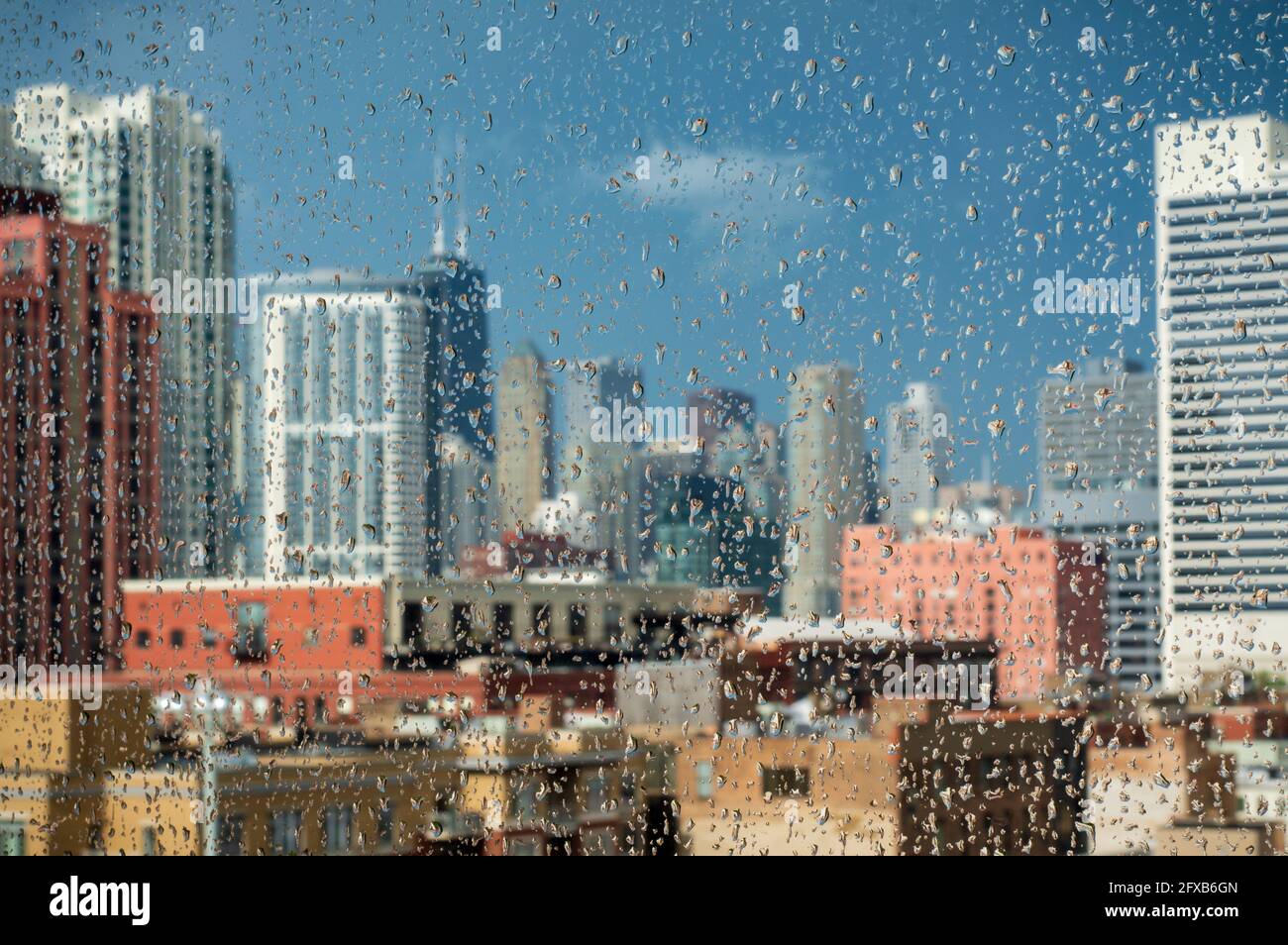 Rain downtown office tower hi-res stock photography and images - Alamy