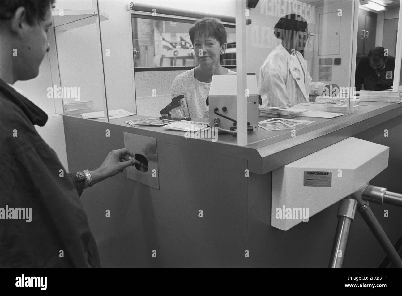 Syringe exchange system hi-res stock photography and images - Alamy