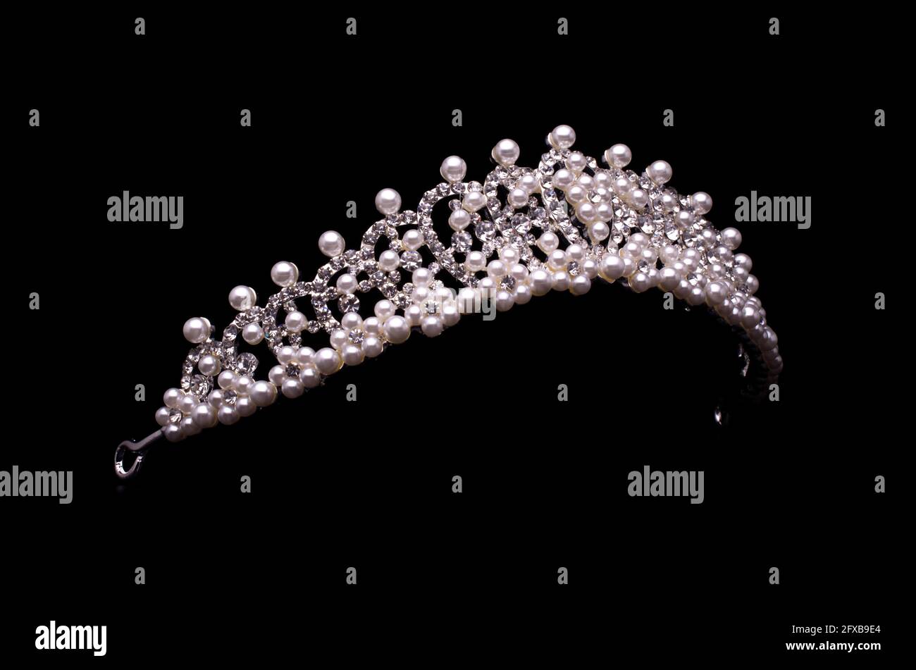 Beautiful silver tiara diamonds hi-res stock photography and images - Alamy