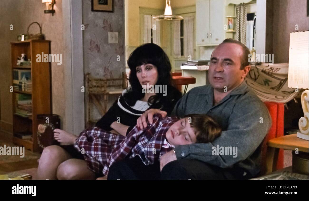 USA. Cher and Bob Hoskins in a scene from the (C)Orion Pictures movie ...