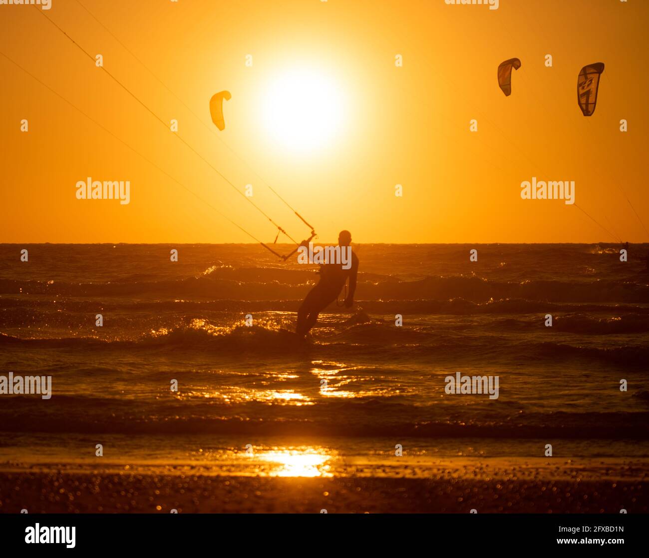 Extreme sport silhouette hi-res stock photography and images - Alamy