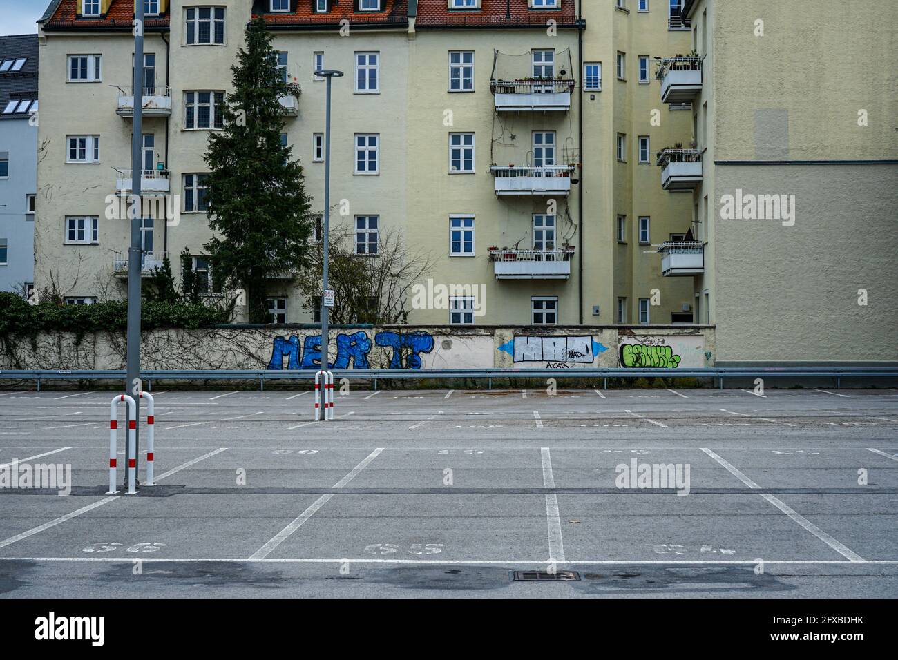 Empty car park hi-res stock photography and images - Alamy