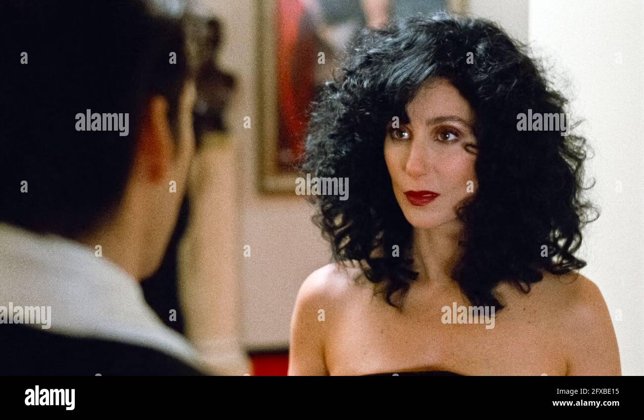 USA. Cher and Nicolas Cage in a scene from the (C)Metro-Goldwyn-Mayer ...
