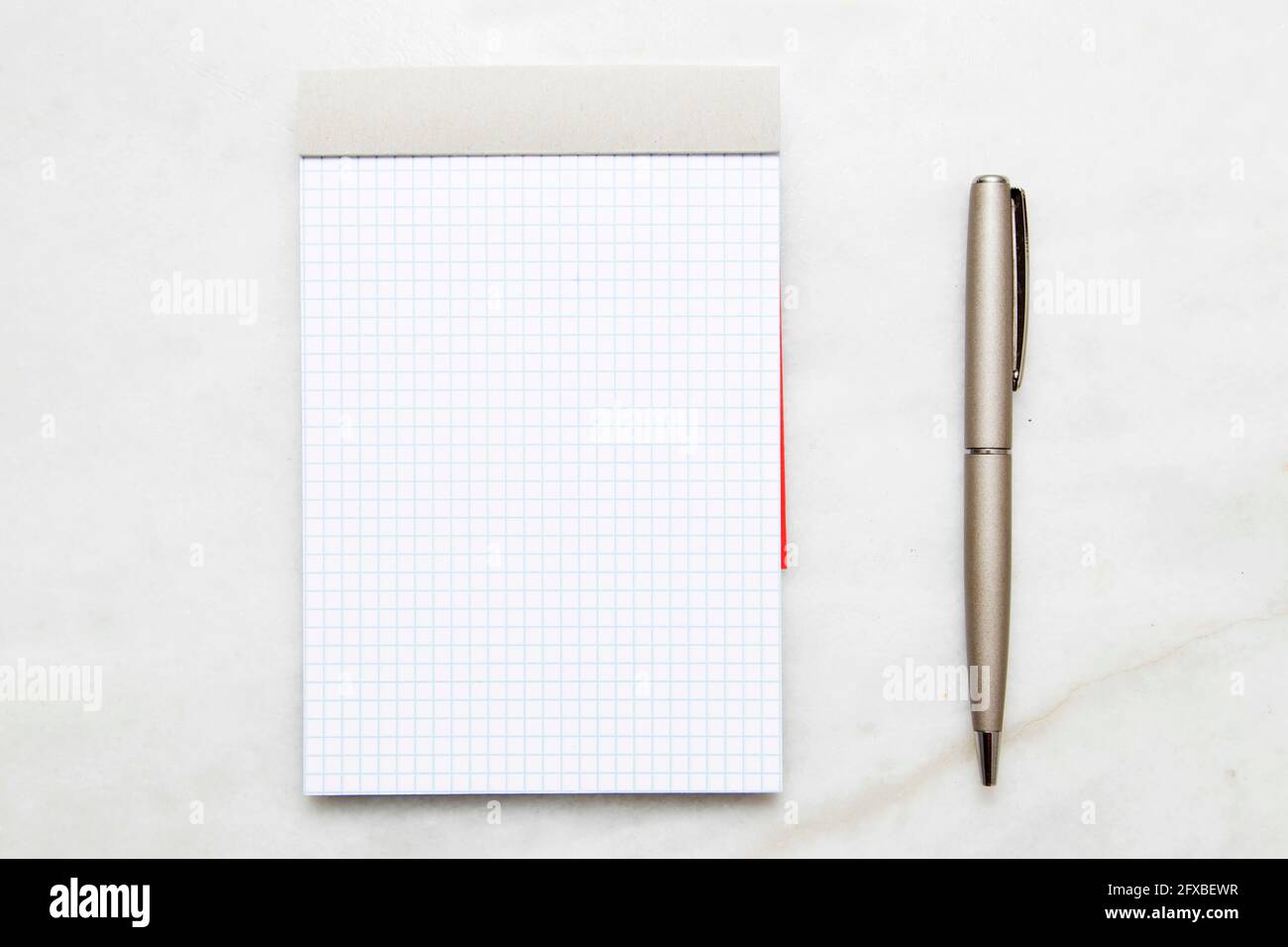 block of notes on the desktop with the pen, space for text and messages ...