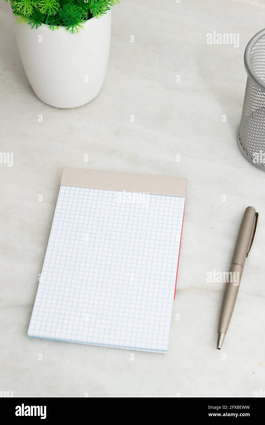 block of notes on the desktop with the pen, space for text and messages ...