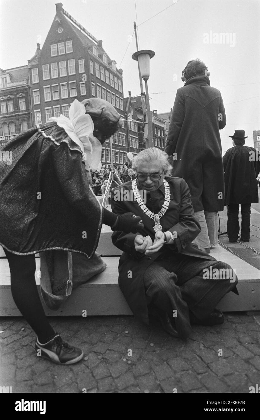 Mayor polak receives pepernoten hi-res stock photography and images - Alamy