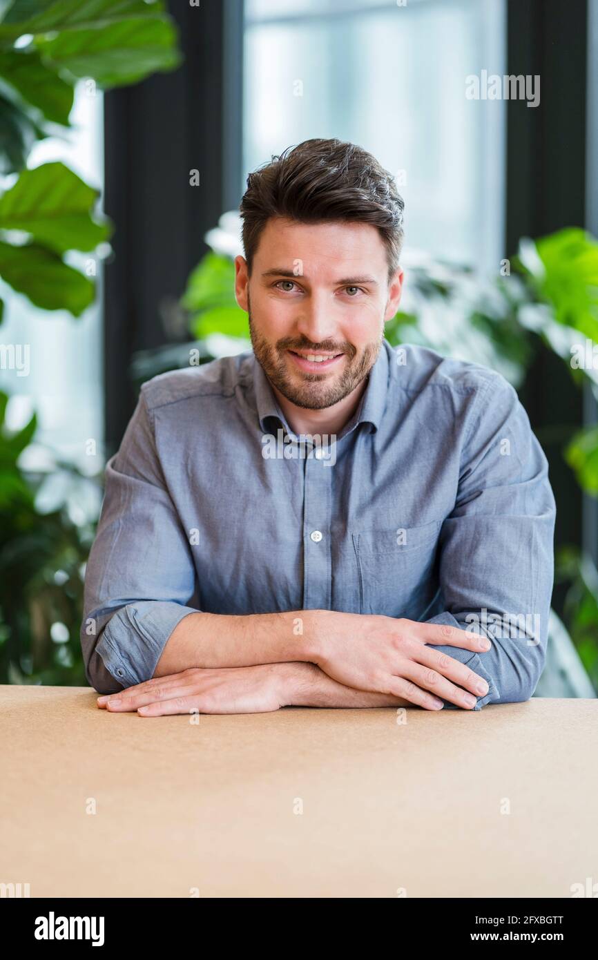 Entrepreneur table hi-res stock photography and images - Alamy
