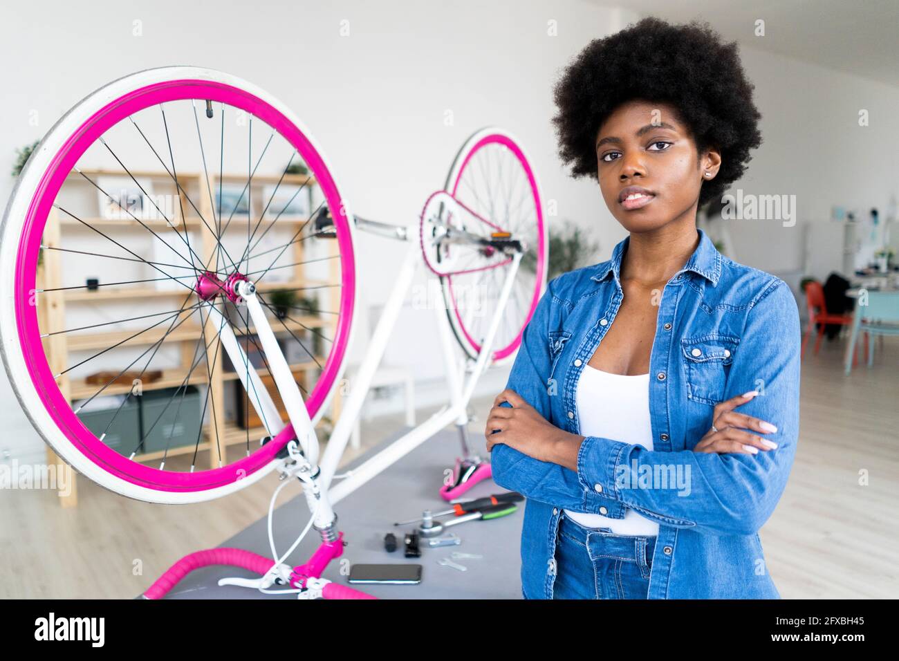 African american woman bike to work hi-res stock photography and images ...