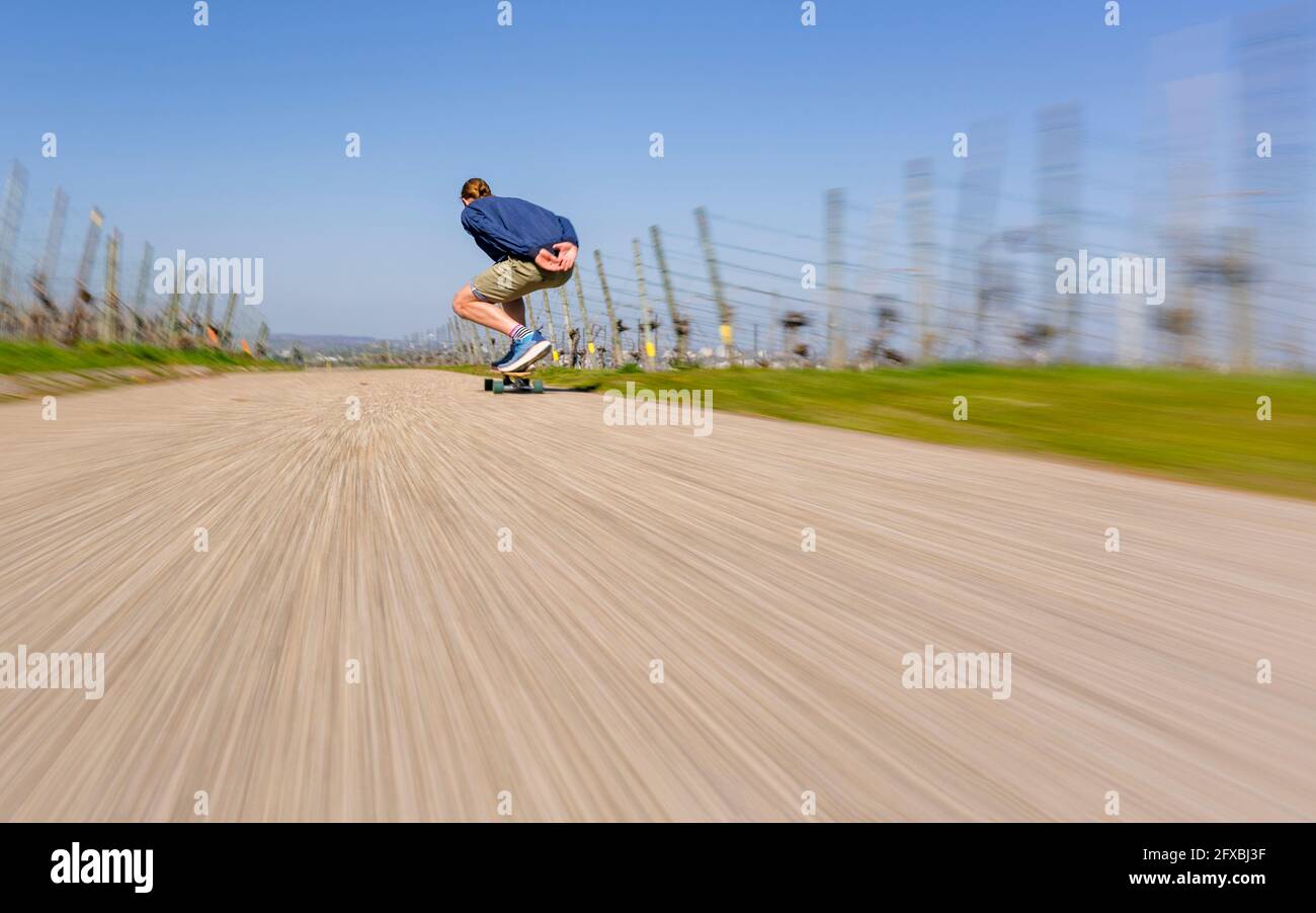 Man speed skating road hi-res stock photography and images - Alamy