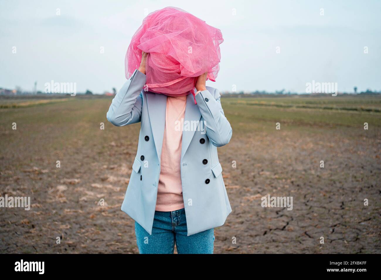 Face netting hi-res stock photography and images - Alamy
