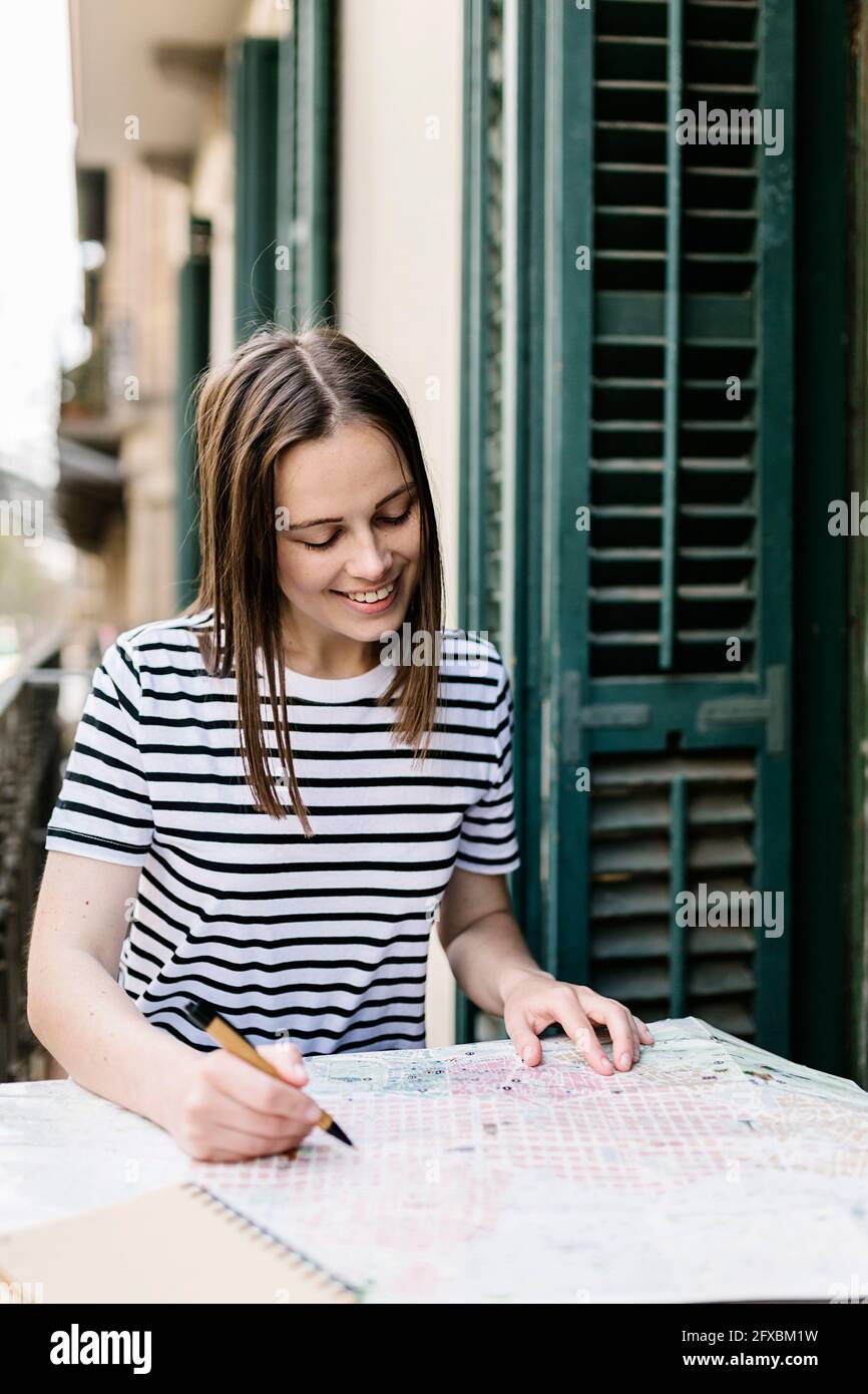 Tourist drawing hi-res stock photography and images - Alamy