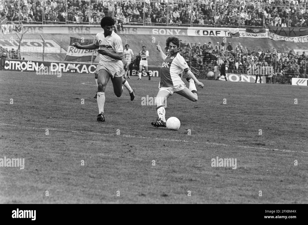 Left feyenoord player ruud gullit hi-res stock photography and images ...