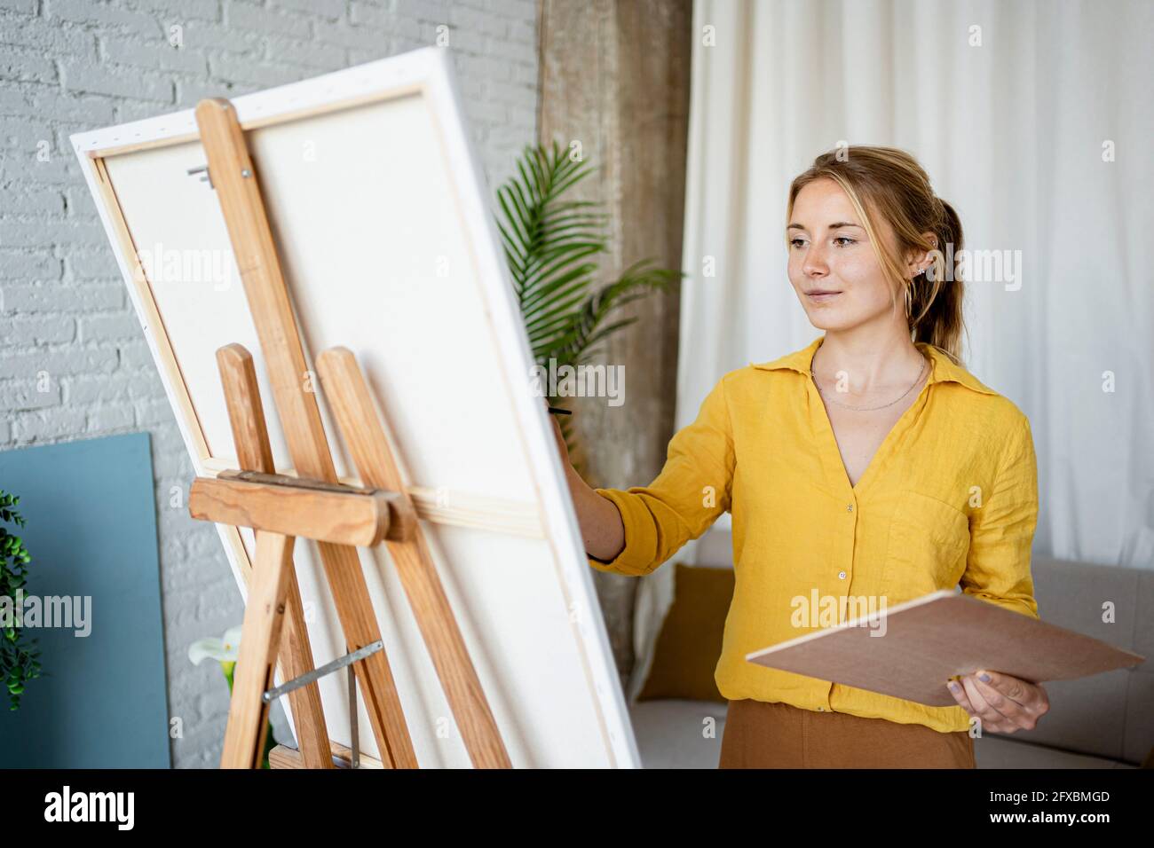 Canvas on wall home hi-res stock photography and images - Alamy