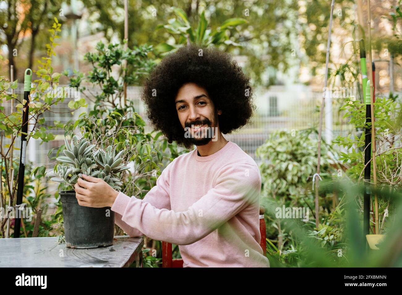 Communal pot hi-res stock photography and images - Alamy