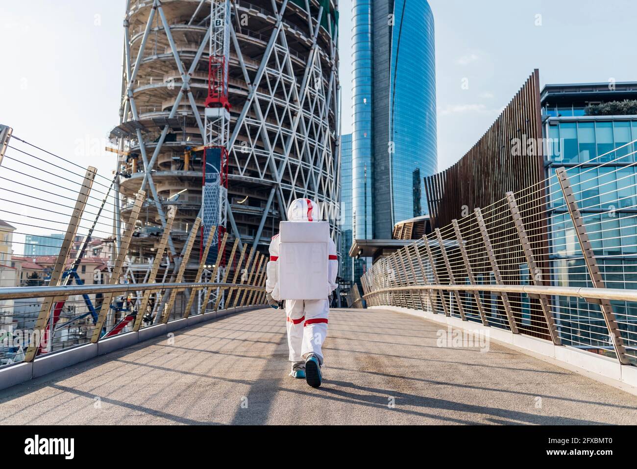 African man on tower bridge hi-res stock photography and images - Alamy