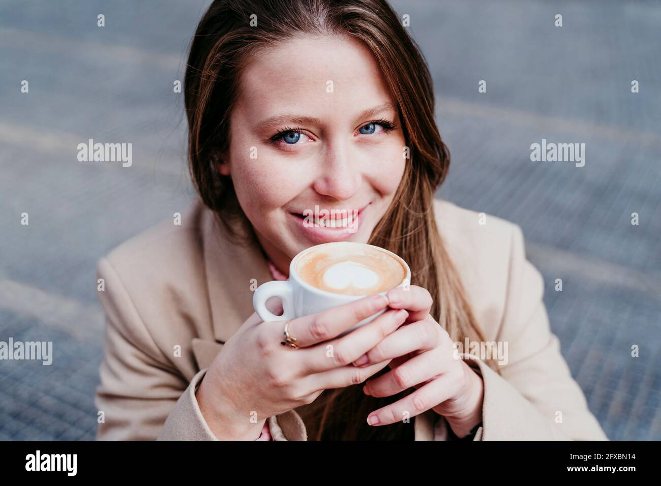 Woman pavement cafe smiling hi-res stock photography and images - Alamy