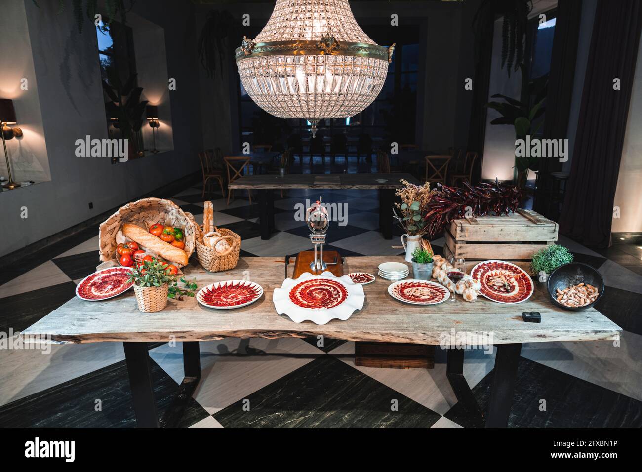 Food in restaurant table hi-res stock photography and images - Alamy