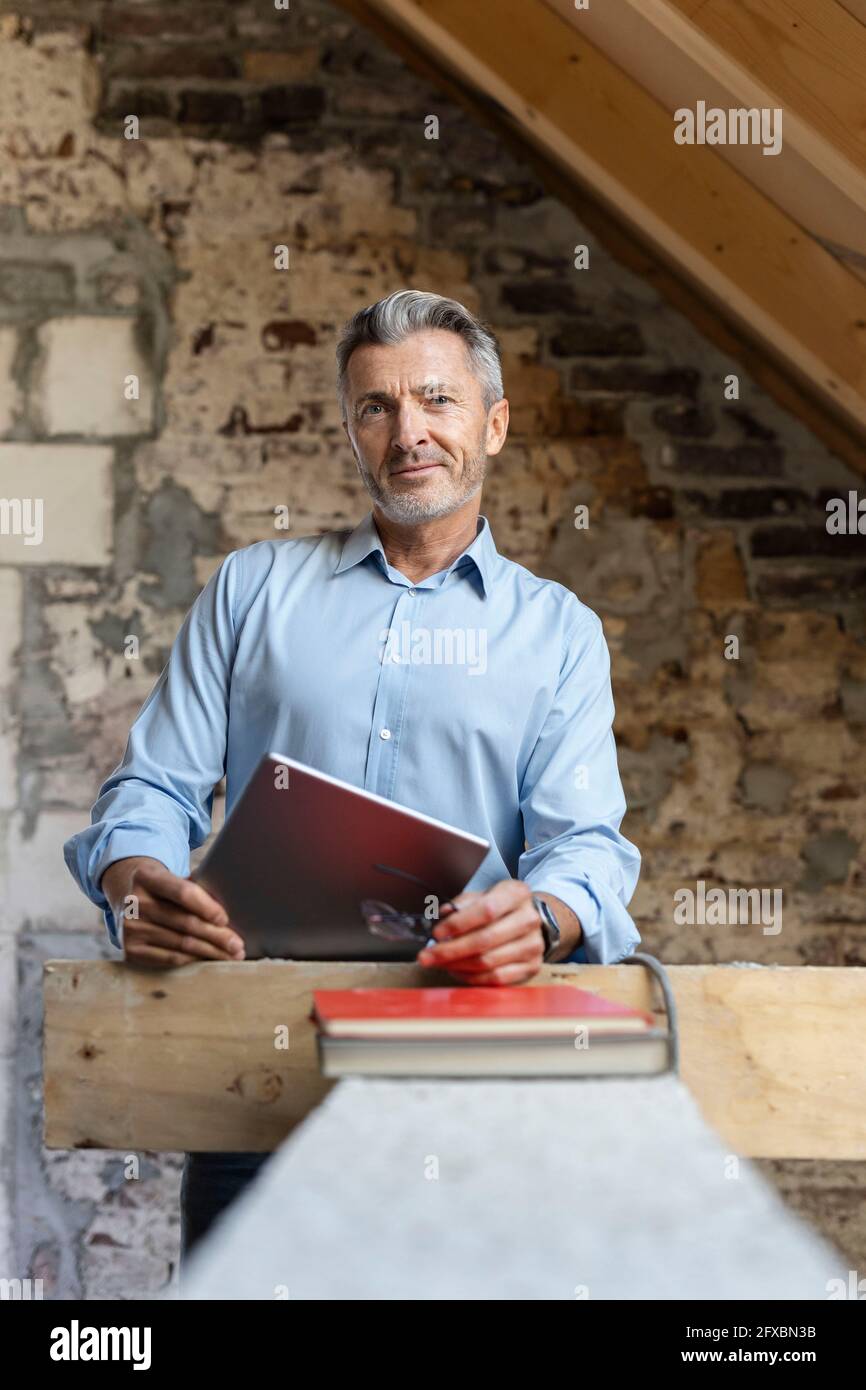 Male architect at constrcution site Stock Photo - Alamy