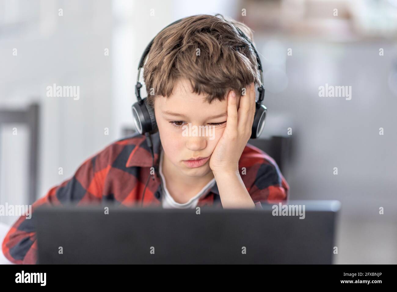Online boredom hi-res stock photography and images - Alamy