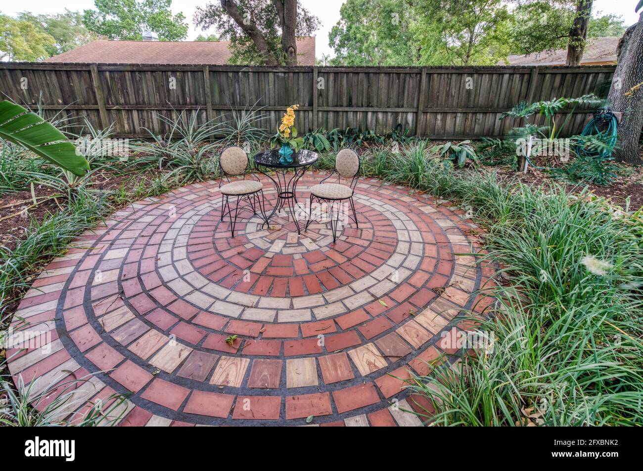 Red Brick Patio With Table and Chairs Stock Photo - Alamy