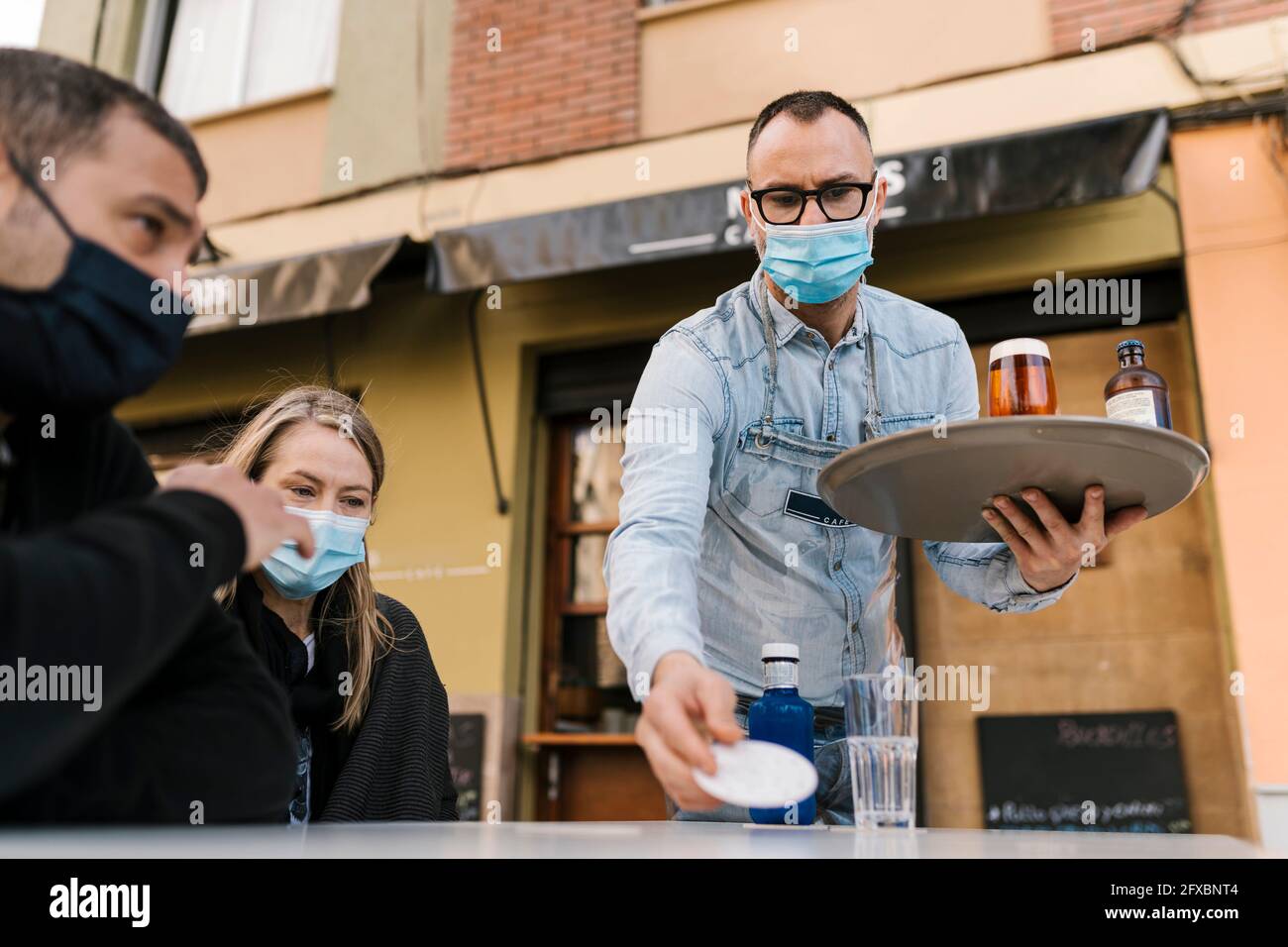 Serving outside hi-res stock photography and images - Alamy