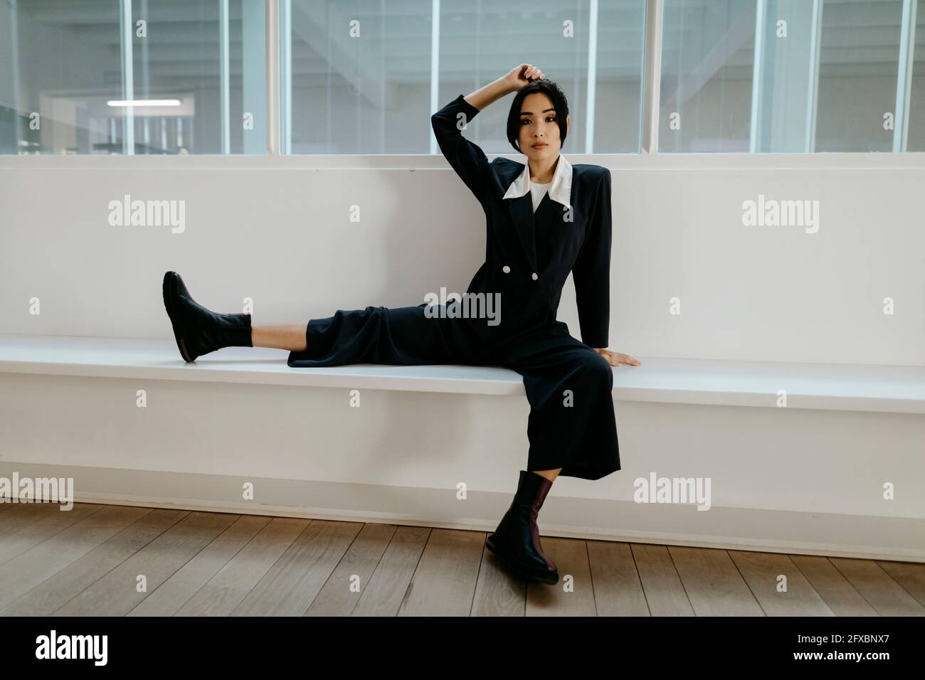 Legs apart hi-res stock photography and images - Alamy