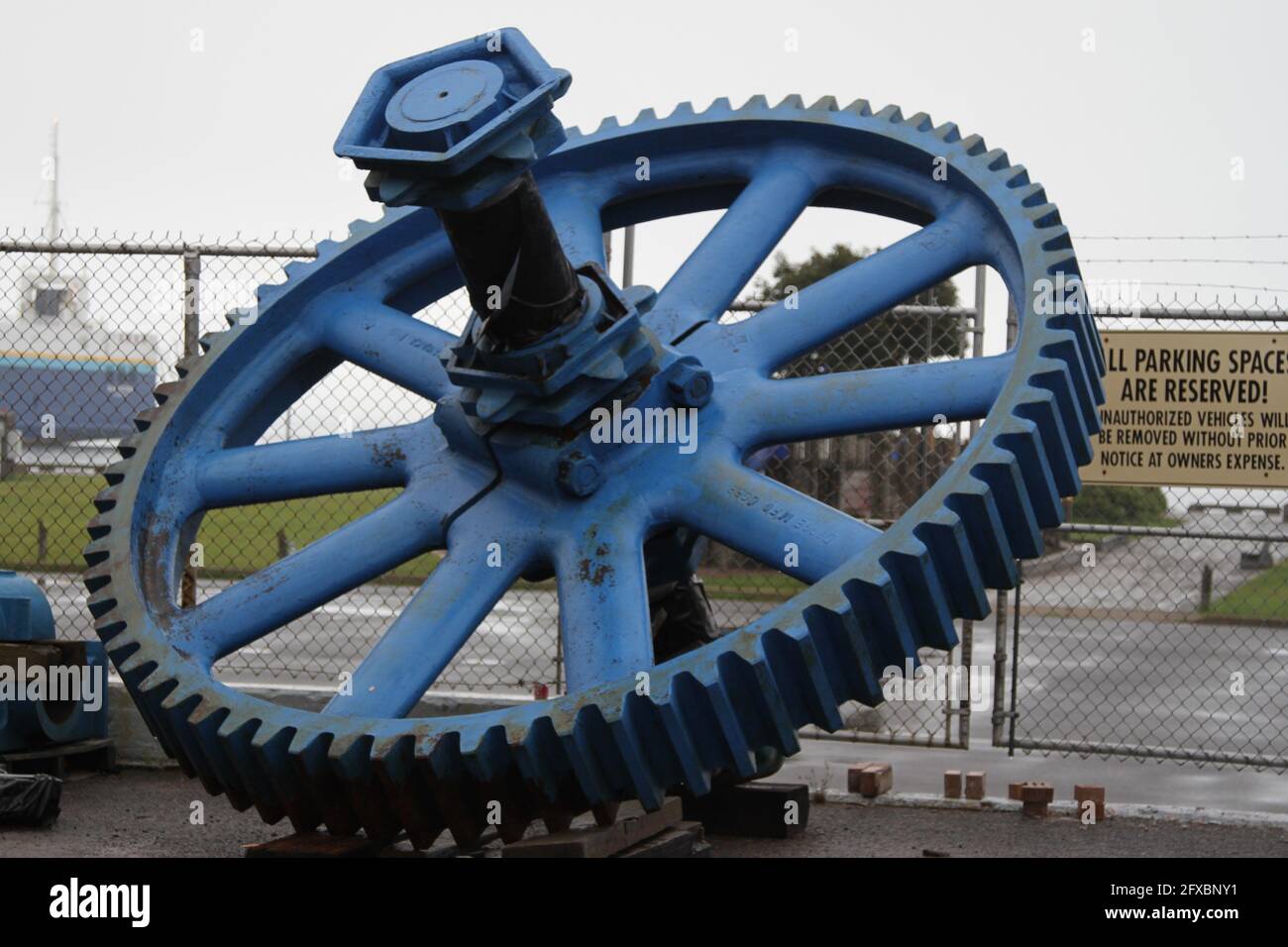 Blue metal wheel with 10 spokes Stock Photo - Alamy