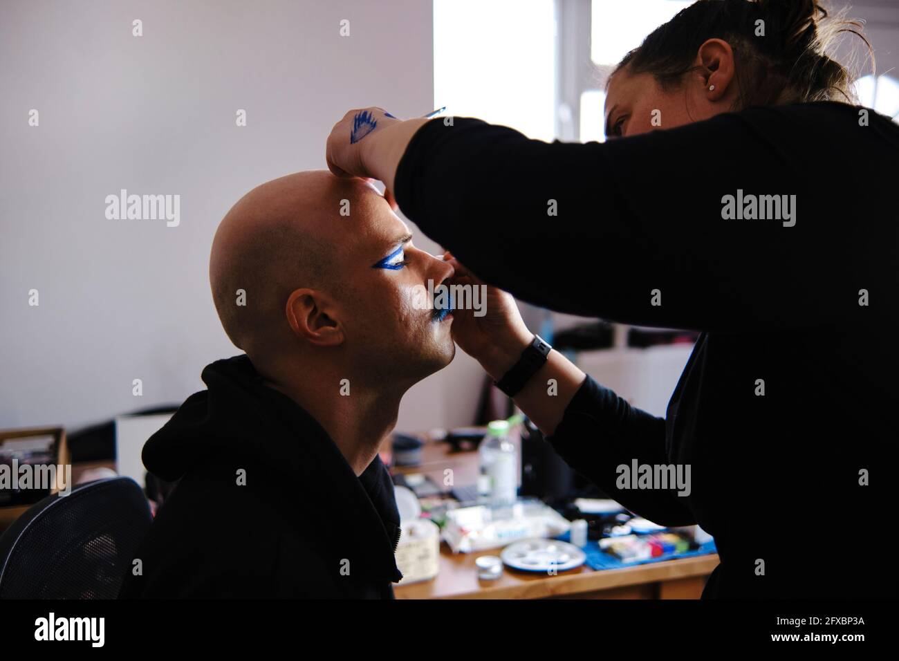 Artist model hi-res stock photography and images - Alamy