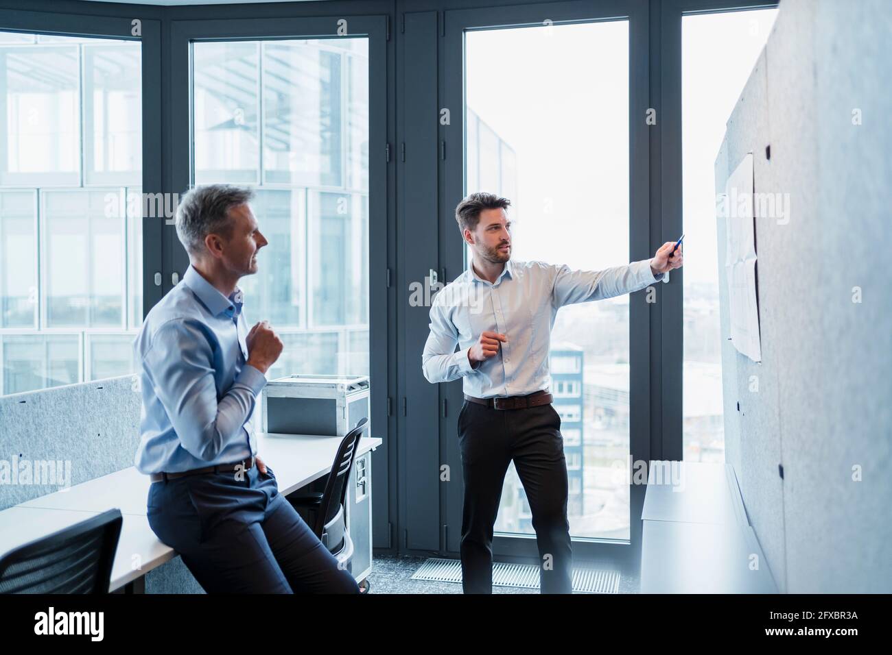 Man office notice board hi-res stock photography and images - Alamy