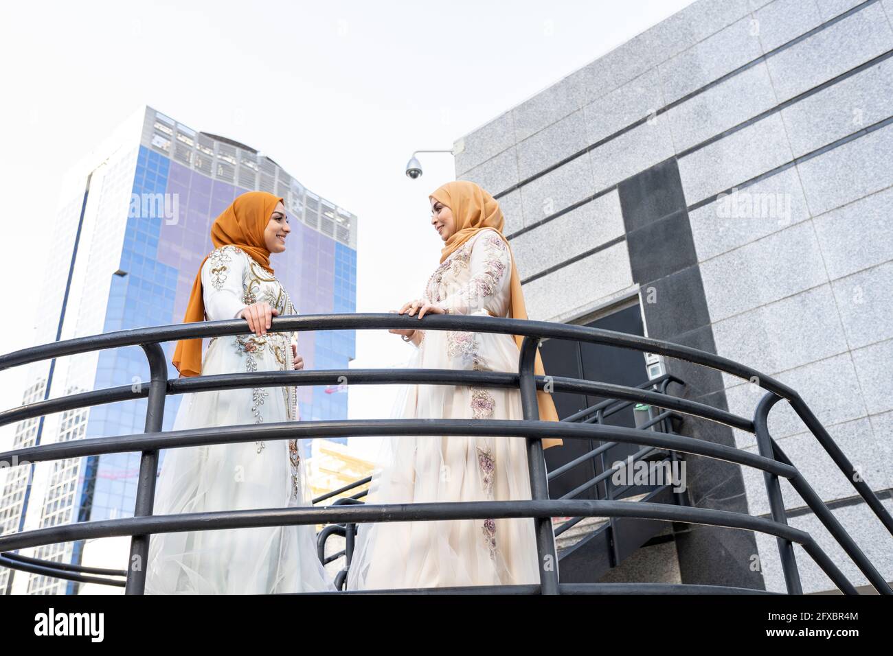 Two girls standing talking hi-res stock photography and images - Alamy