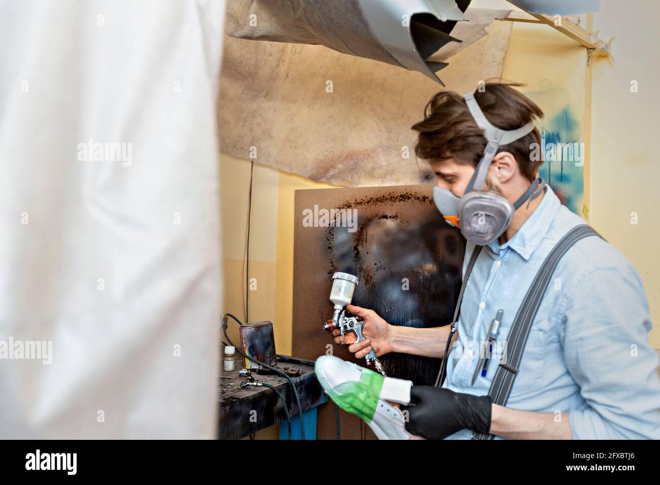 Paint spray gun hi-res stock photography and images - Alamy