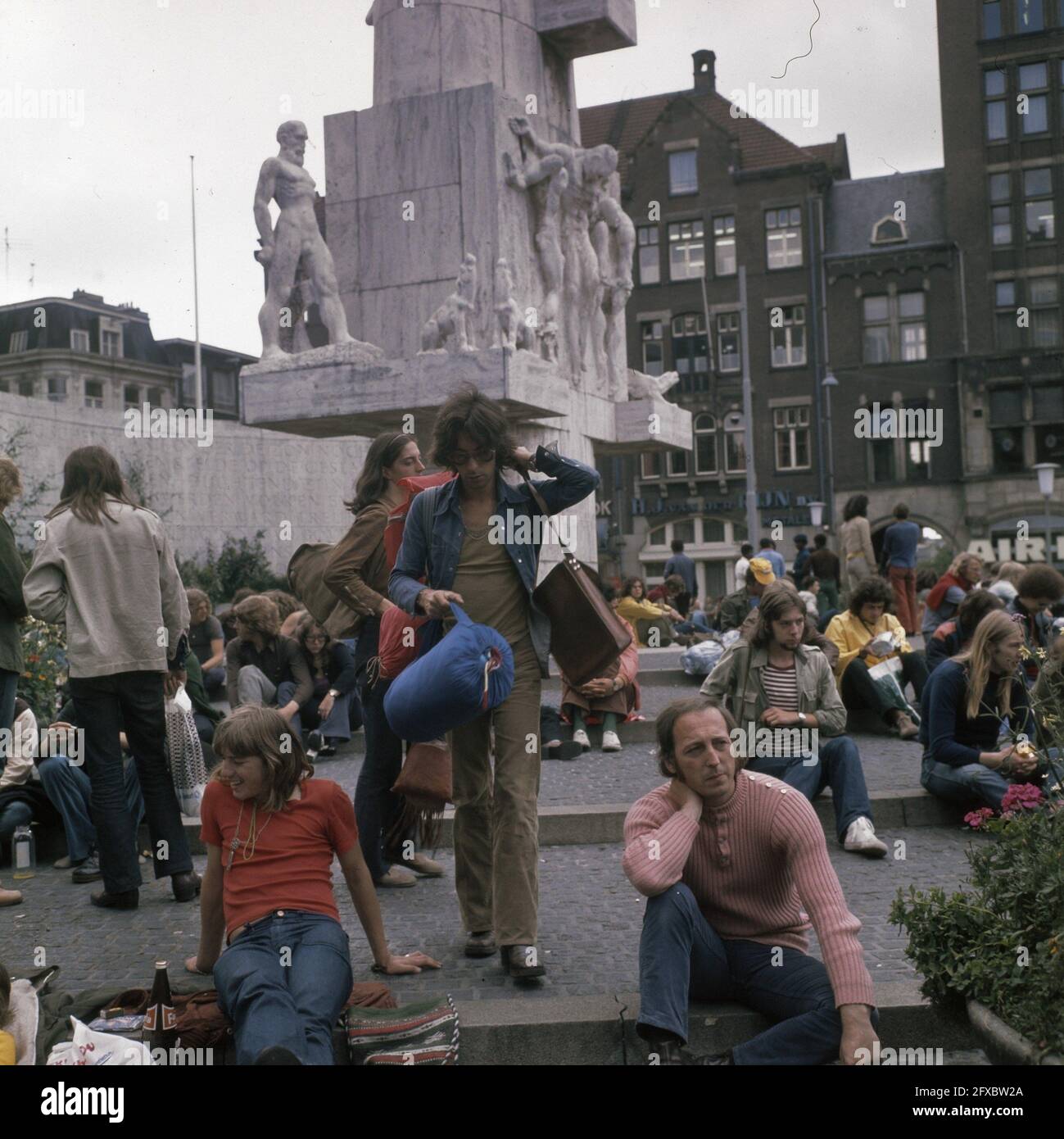Hippies smoking hi-res stock photography and images - Alamy