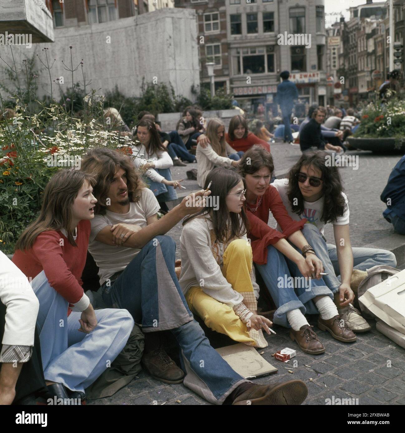 Hippies smoking hi-res stock photography and images - Alamy