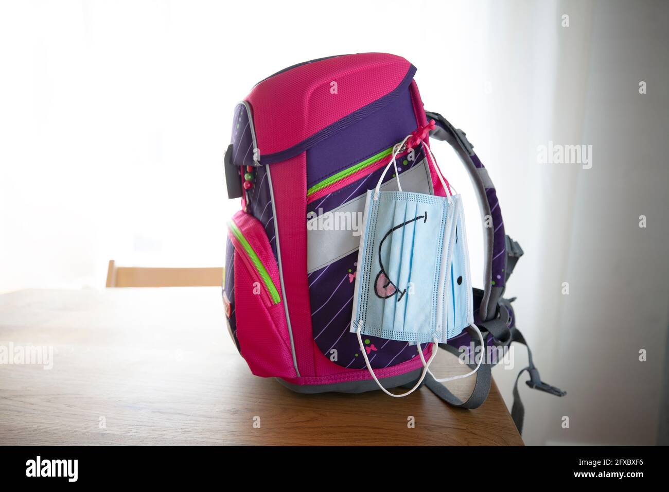 Surgical mask drawing hi-res stock photography and images - Alamy