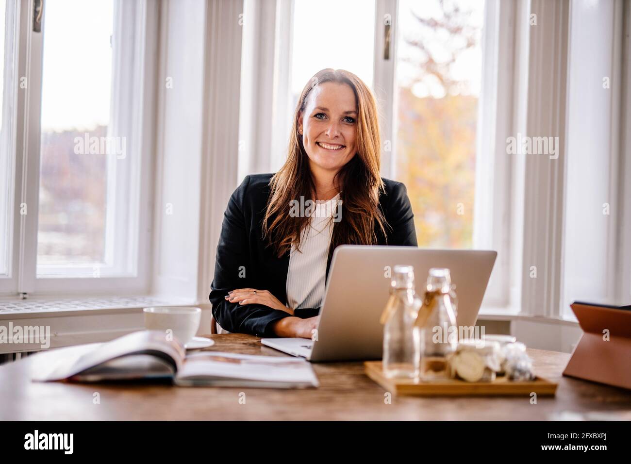 Female event planner hi-res stock photography and images - Alamy