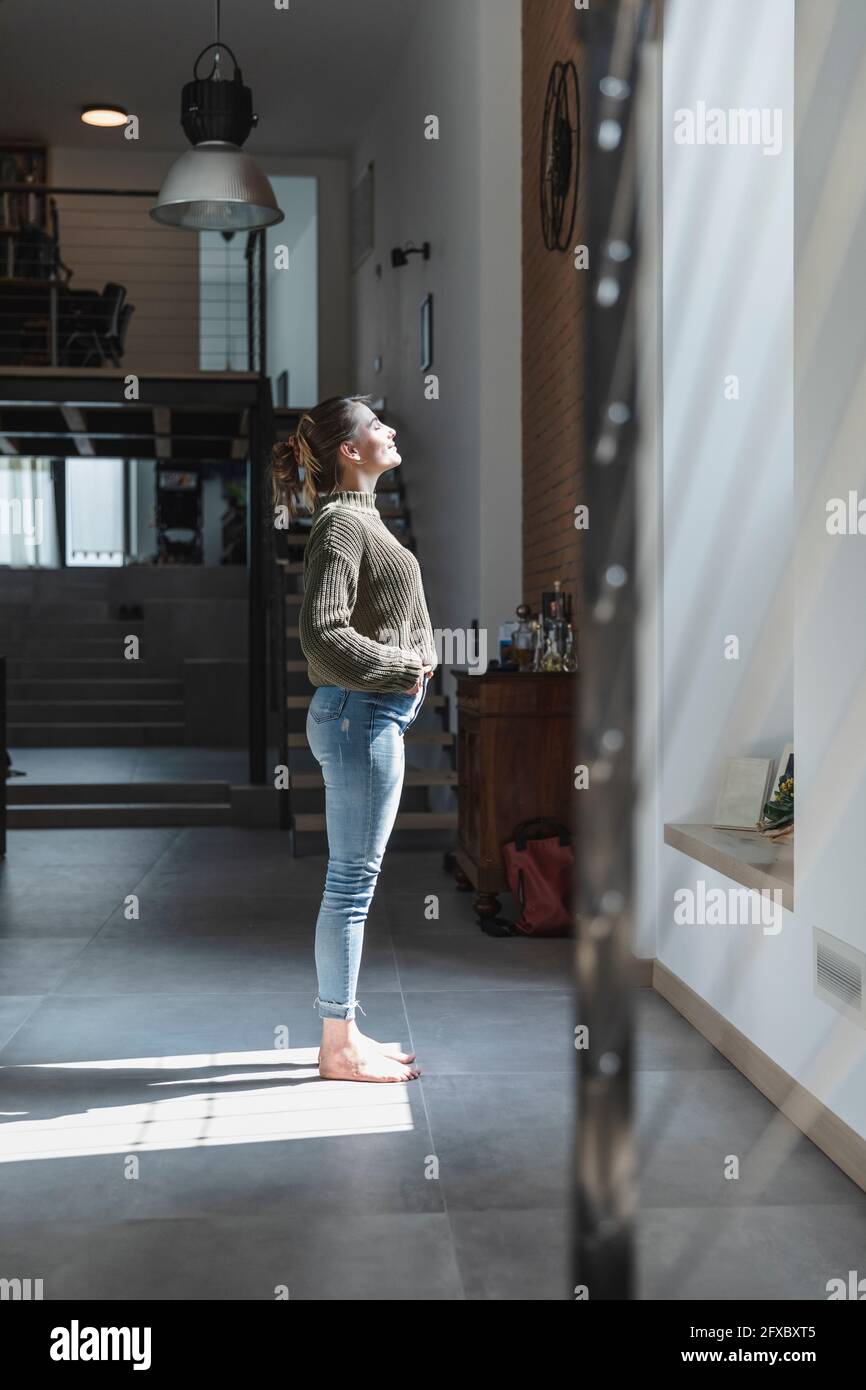 Sunlight falling in room day hi-res stock photography and images - Alamy
