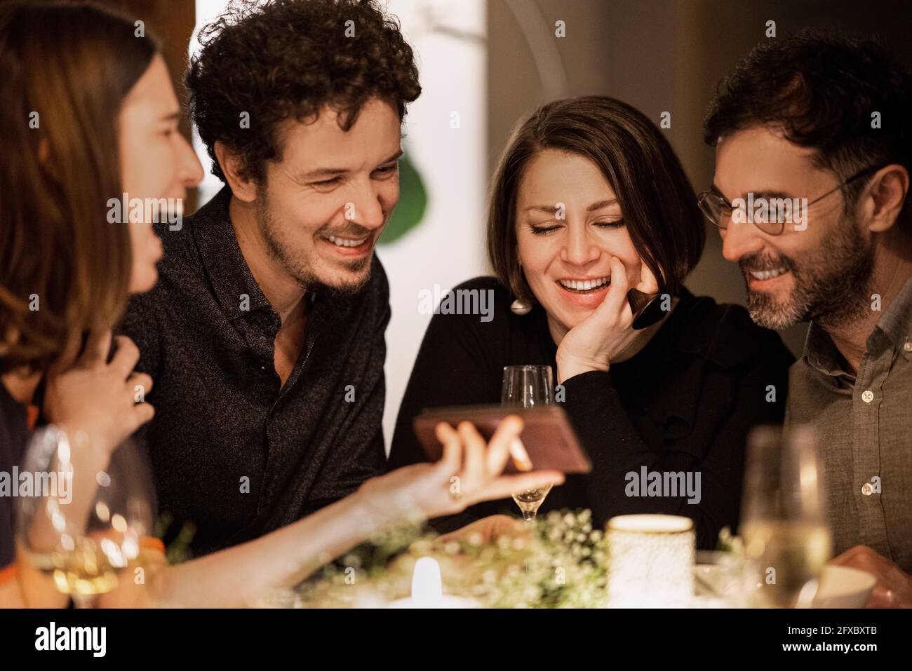 Mobile phone dinner party hi-res stock photography and images - Alamy