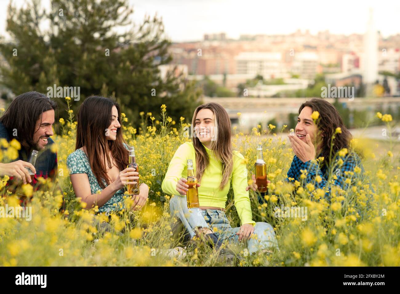 Male beer outdoors hi-res stock photography and images - Alamy