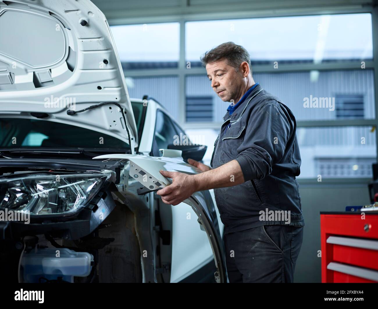 Concentration maintenance hi-res stock photography and images - Alamy