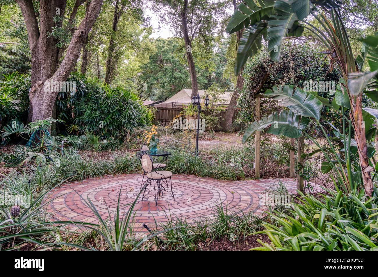 Red Brick Patio With Table and Chairs Stock Photo - Alamy