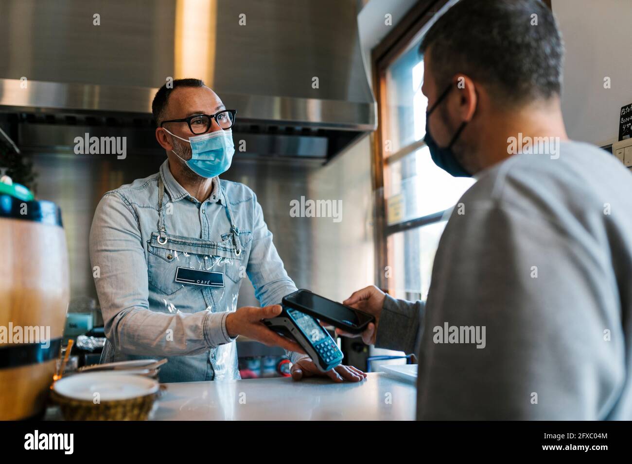 Smart waiter hi-res stock photography and images - Alamy